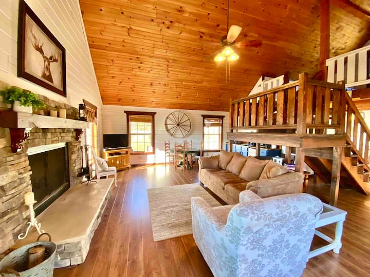 Log Cabin Close To The City. - Cedars of Lebanon State Park, Lebanon