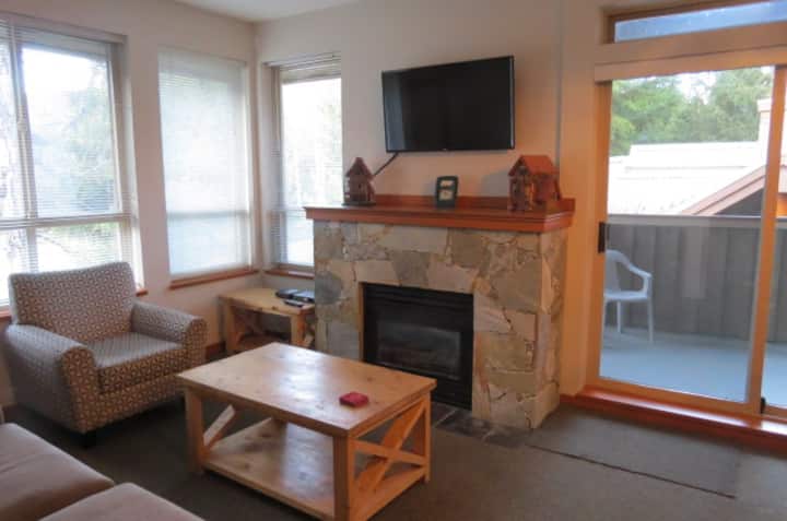 One Bed Condo In Whistler Village W/ Free Parking - Whistler