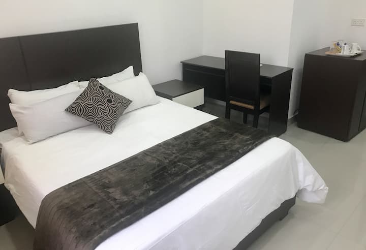 Welcoming Lodge, Close To Shopping And Services - Lusaka