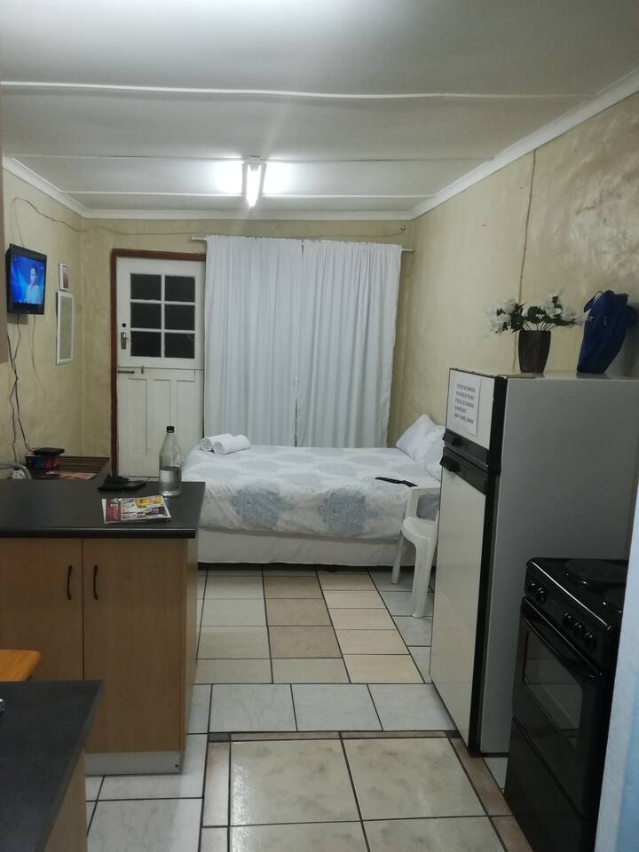Oudtshoorn Home Stay - Oudtshoorn