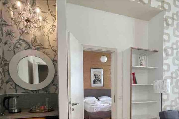 Spacious 46m2 Private Hotel Room - Citytax Incl. - Berlin