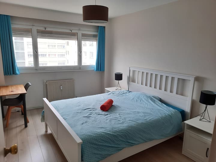 Jolie Chambre Sur La Place Centrale Proche Genève - Annemasse