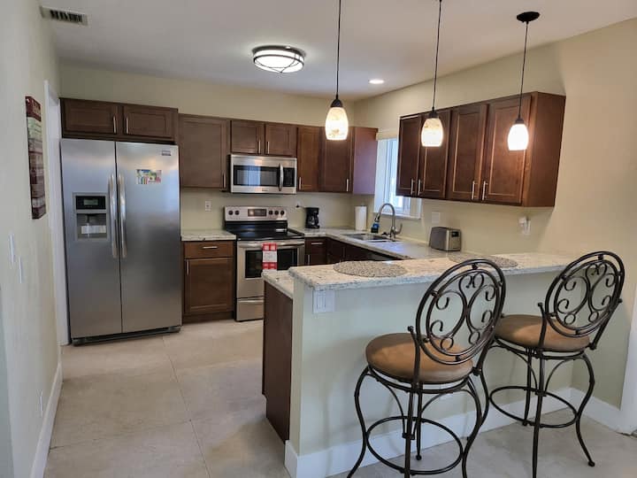 Private Apartment 5 Mins To Beach Free Parking - Dania Beach