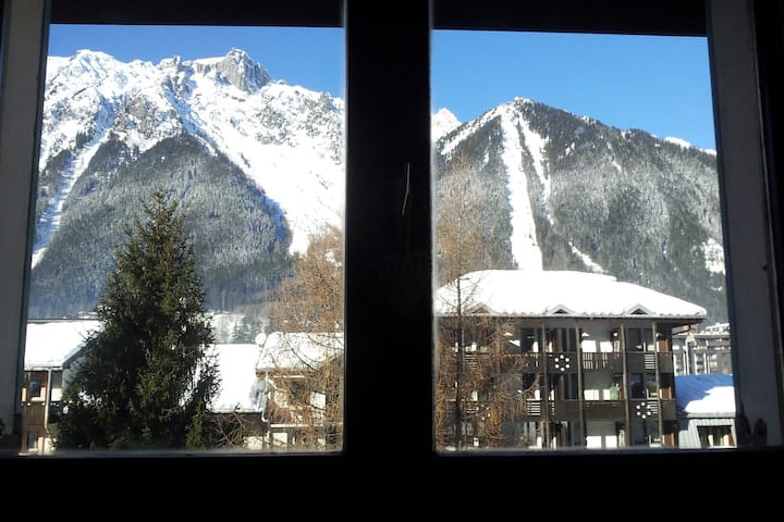 Central Top Floor Apartment With A Mountain View - Chamonix