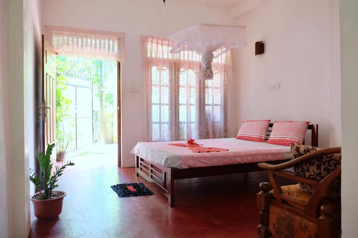 Spacious Private Room In Sandaru Guest Home - Mirissa