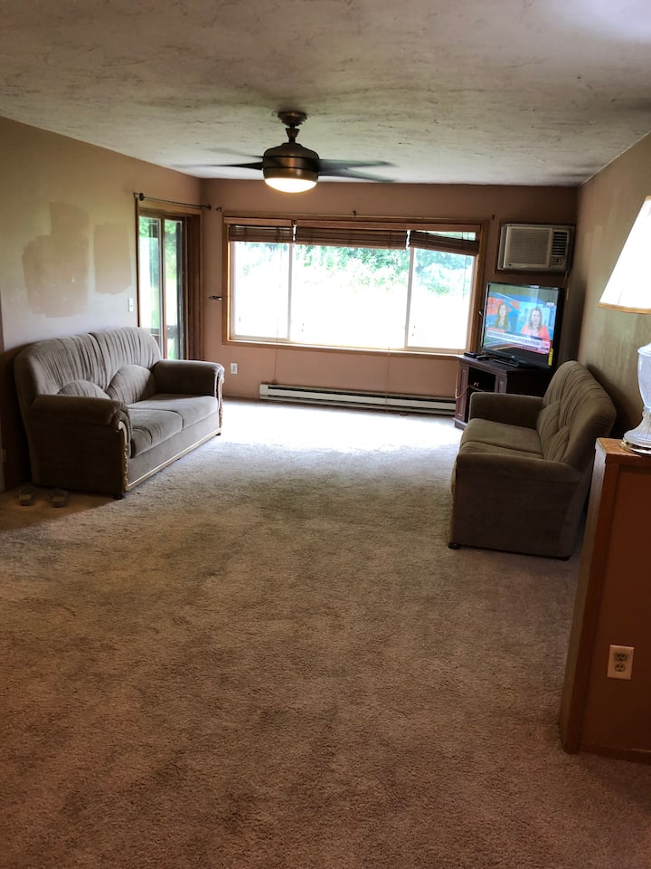 Home Away From Home - 3 Bedroom Place (Private) - Farmington, MN