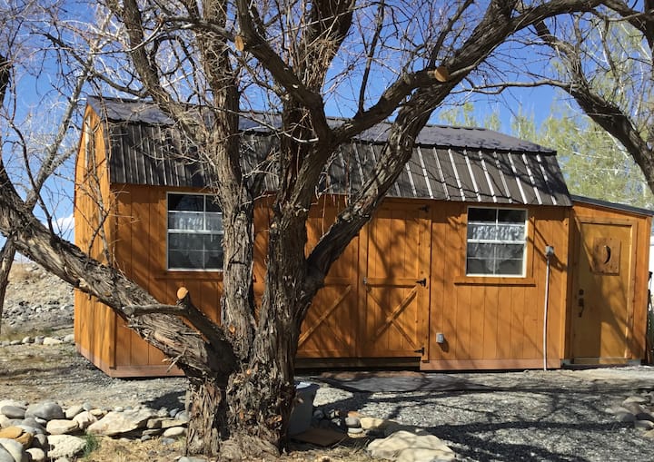 Homesteader Cabin - Splash Pad, Cowley