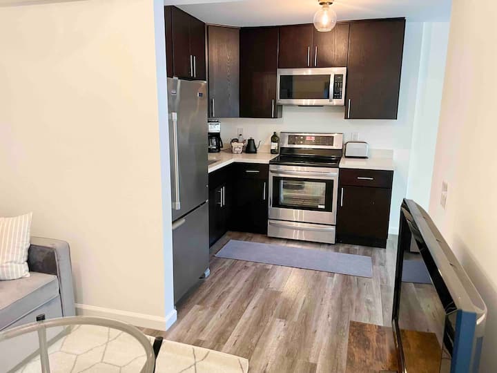 Spacious Private One Bedroom Studio - Oakland, CA