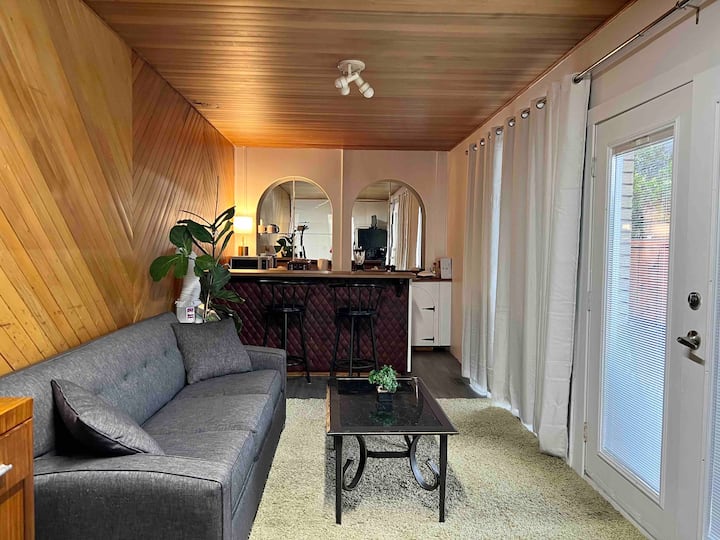 Wonderful 1br Suite In Dallas With Jacuzzi - Kamloops