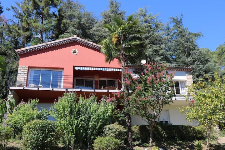 Vals-les-bains, 65m² Dans Villa Près Des Commerces - Vals-les-Bains