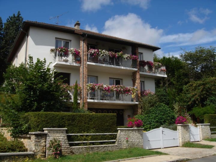 Appartement Spacieux Et Indépendant - Buc