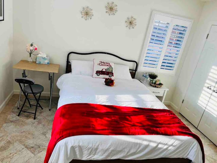 Gt102 Window Room, Private Bath Near Disney, Beach - Garden Grove, CA
