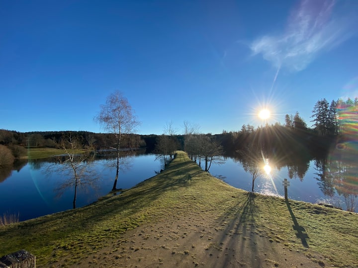 Maison Au Bord Du Lac La Crégut 31 Couchages - Super-Besse