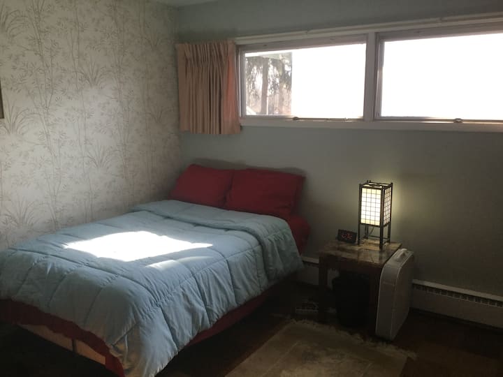 Charming Bedroom & Private Bathroom - Ann Arbor, MI