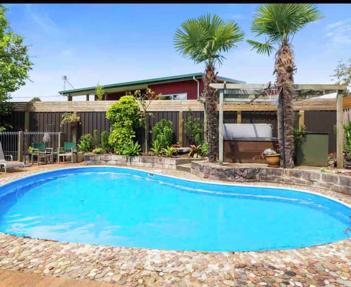 Hot Tub, Pool, Redwoods, Bike Storage, Parking - Rotorua