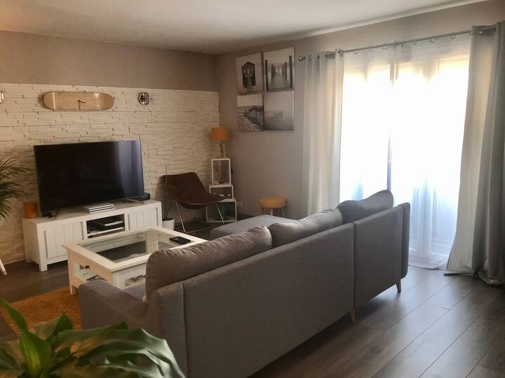 Agréable F2 De 63 M2 Idéalement Situé - Fréjus