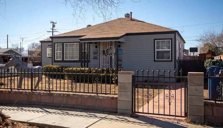 Entire 3 Bdrm Home With Full Kitchen/bath/shower - Lancaster, CA