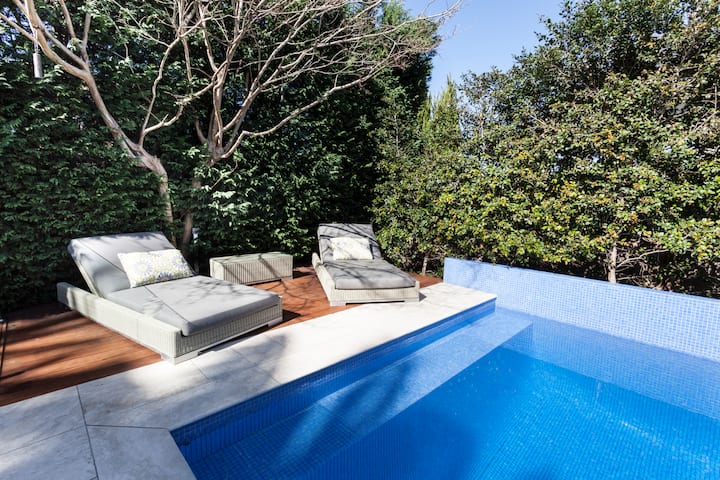 Elegant 4bdr Neutral Bay | Pool, Parking, Near Cbd - Manly