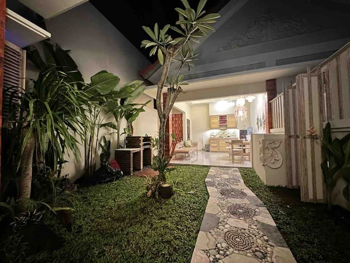 Courtyard Tiny Balinese Living In Secluded Getaway - Jimbaran