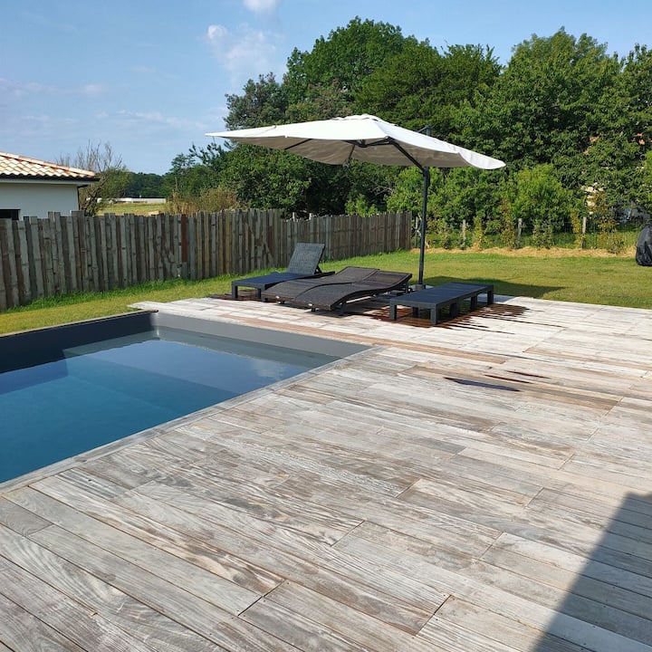 ÉLégante Maison De Vacances Neuve. - Bassens