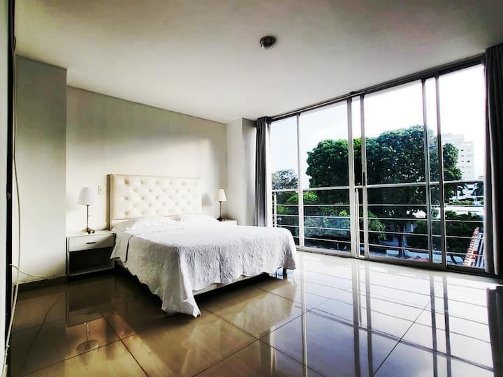 Urban Heaven 2-bedroom Retreat - Yumbo