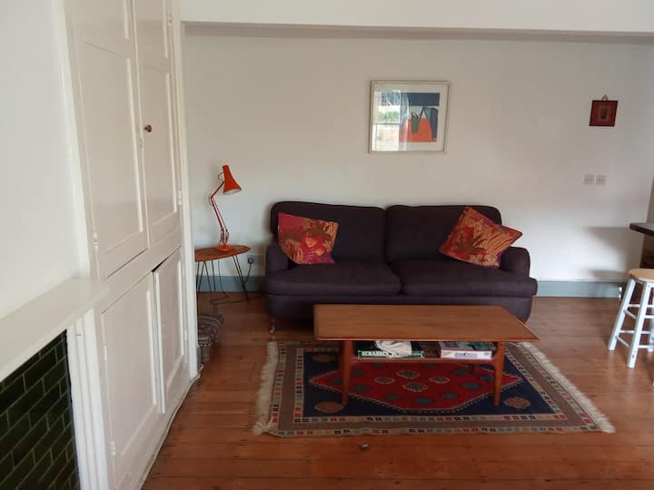 Spacious Basement Flat In Central Hastings - Bexhill-on-Sea