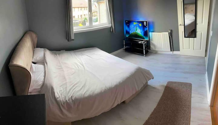 Large Cosy 2 Bedroom Glasgow Home - Motherwell