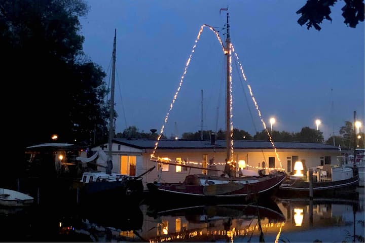 Tiny House: Romantic Heated Sailboat In Amsterdam. - Amsterdam