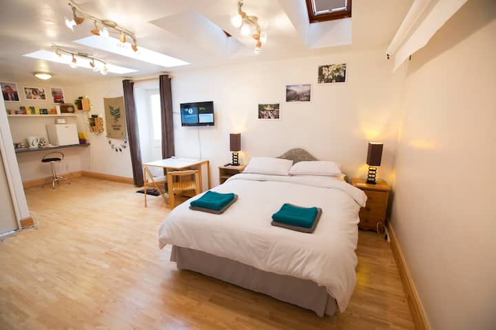 Brilliantly Convenient Town Centre Studio! - Cotswolds