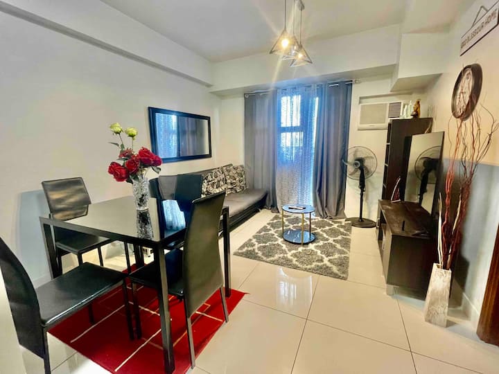 2br Condo Unit With Balcony At The Center Of Cebu - Cebu City
