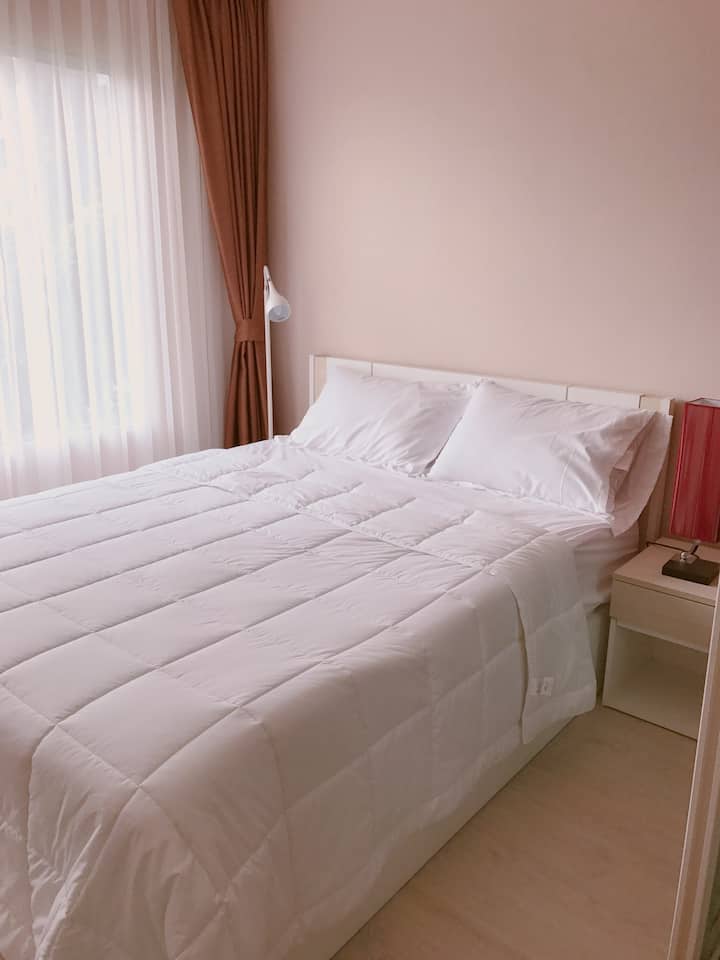 1b/r Pool View Condo Near Mrt, Stay Like Home. - Bangkok