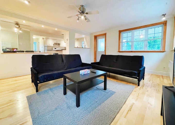 Spacious 4 Bdrm, 20 Mins Dt/old Port, Free Parking - Brossard