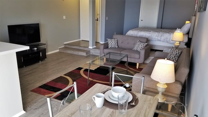 Brilliant Hollywood Studio-fully Furnished - Los Angeles, CA