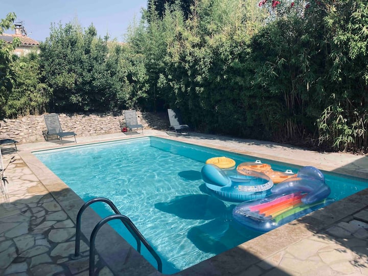 Charmante Maison Climatisée Avec Piscine Privée - 아비뇽