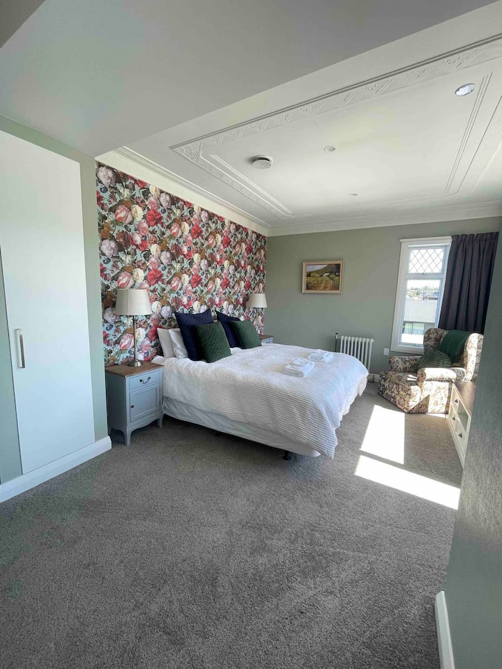 Central Family Home - Alexandra
