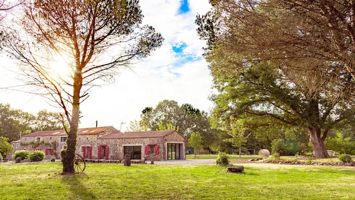 "Bienvenue Dans Notre Magnifique Gîte." - Legé