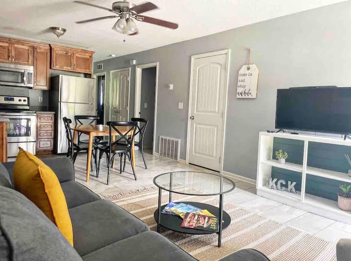 Kingbd-garage-fastwifi-near Legends&sportingkc - Kansas City, MO