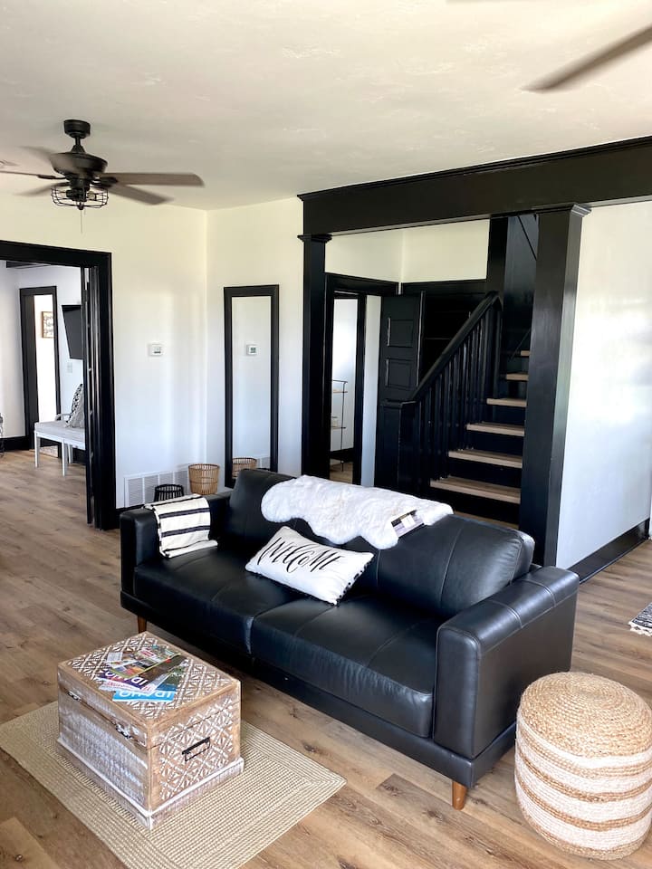 3 Acre Modern Farmhouse For Your Vacation Or Event - Twin Falls, ID