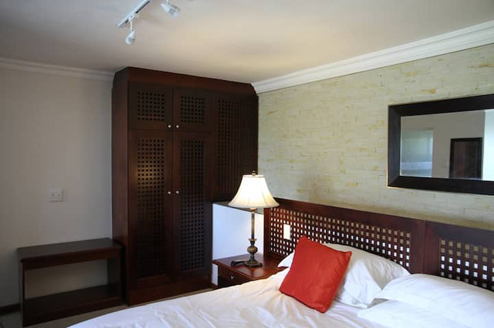 Riverbend Executive Family Apartment - East London