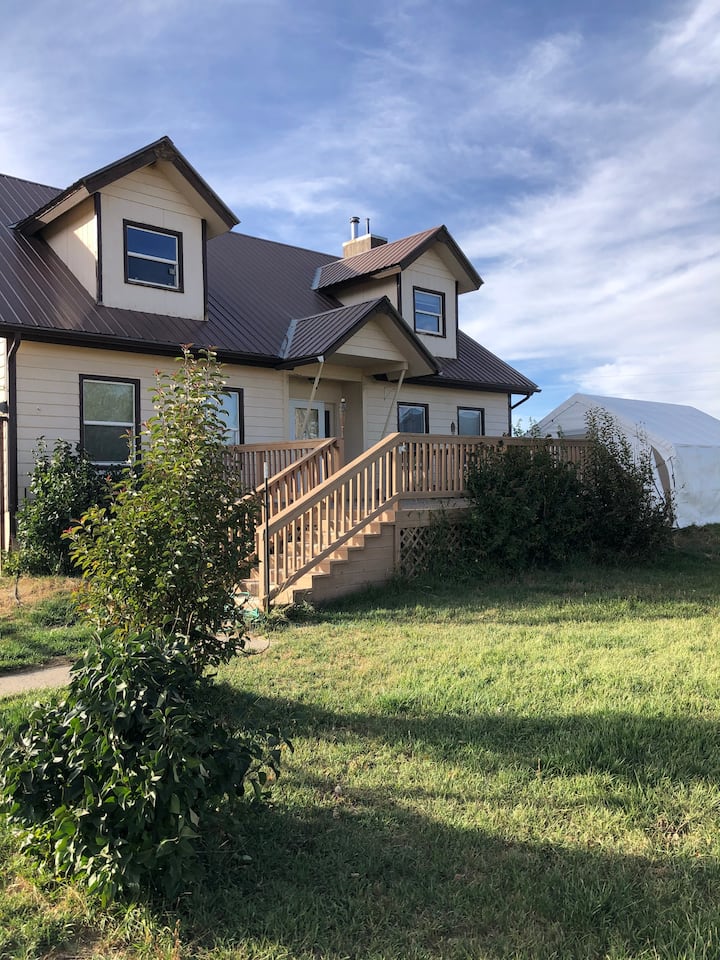 Clean Ranch Home, Great Location - Wyoming