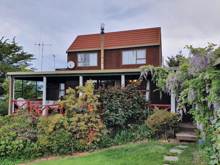 Sunny, Spacious And Central With Views Over Naseby - Naseby