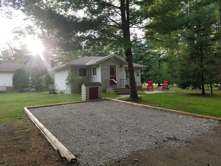 Cozy Cottage Nestled In The Forest, Near The Beach - Innisfil