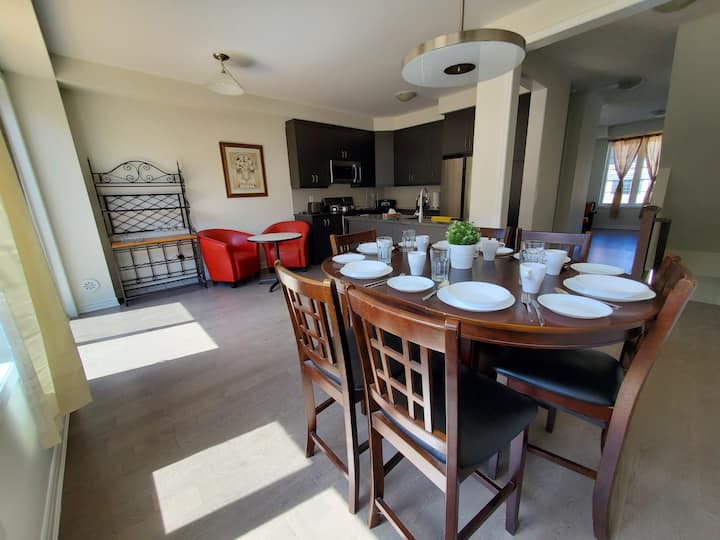 Townhouse In A Near To The Public Park. - Markham
