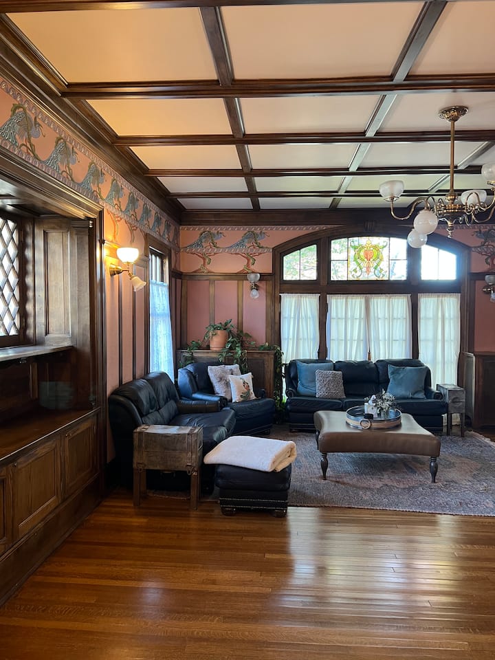 New 2 Bedroom Suite In Historic Mansion Downtown - Elkhart, IN