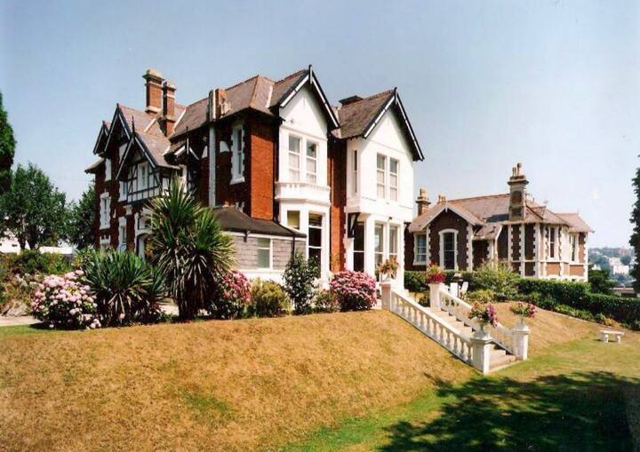 Torquay Apartment Sleeps 4, Close To The Seafront. - Newton Abbot