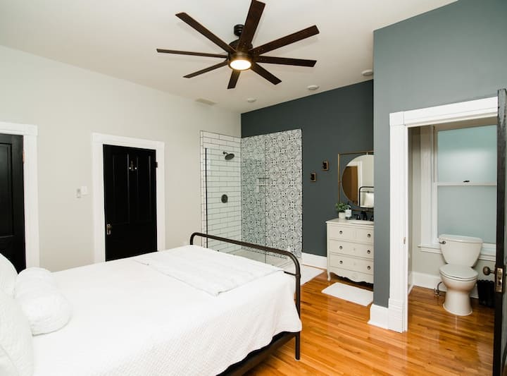 Hawkin's House Upper Suite Downtown Jefferson City - Jefferson City