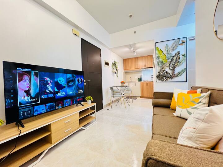 2br End Unit Suite|balcony|karaoke Near St Lukes - Quezon City