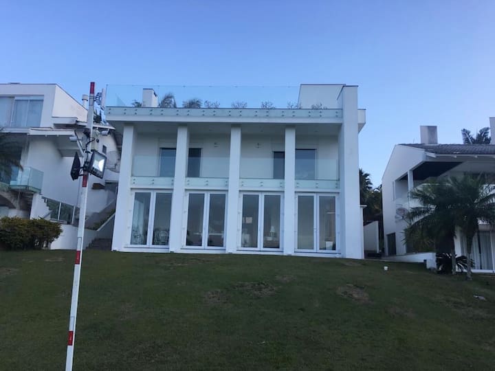Conforto E Localização Privilegiada Em Itapema - Itapema