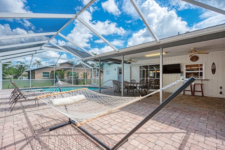 5 Minutes To Venice Beach | Pet-friendly Pool Home - Venice, FL