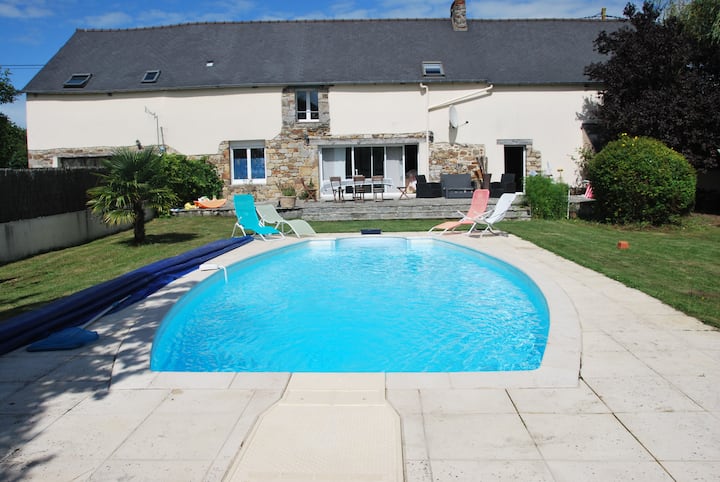Longère Bretonne Cosy Et Spacieuse  Avec Piscine - Dol-de-Bretagne